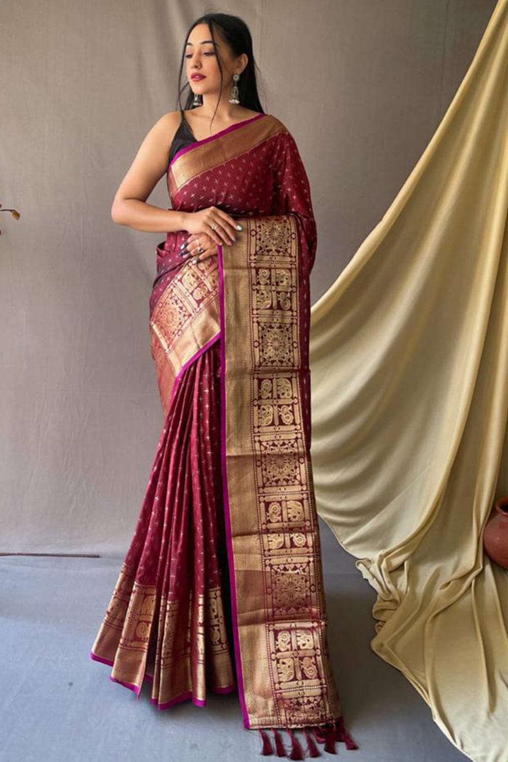 Maroon Saree - Buy Stylish Maroon Saree Online in India | Karagiri